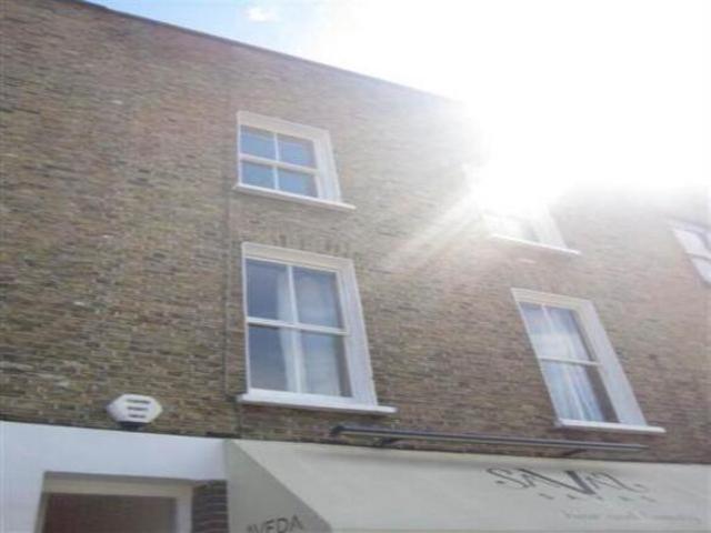 3 bedroom flat for rent in Moore Park Road, London, SW6