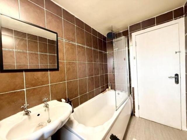 3 bedroom flat for rent in Morefield Road, Glasgow, G51