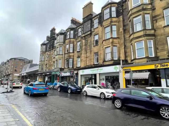 3 bedroom flat for rent in Morningside Road, Edinburgh, EH10 4.