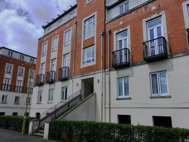 3 bedroom flat for rent in Mosquito Way, Hatfield, AL10