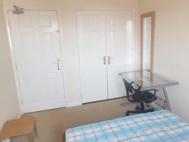 3 bedroom flat for rent in Mosquito Way, Hatfield, AL10