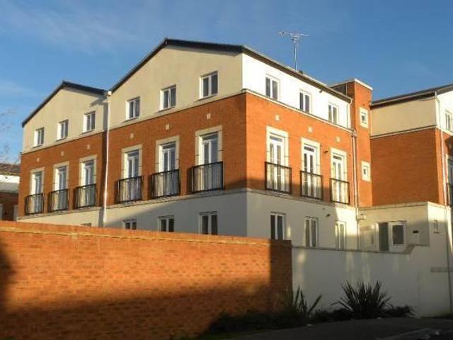 3 bedroom flat for rent in Mosquito Way Hatfield Hertfordshire AL10