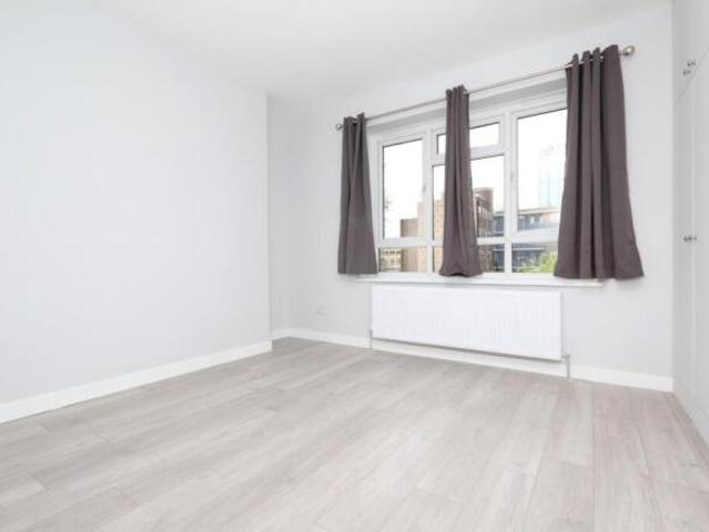 3 bedroom flat for rent in Murray Grove, Old Street, N1