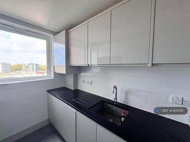 3 bedroom flat for rent in Napier Court, London, SW6
