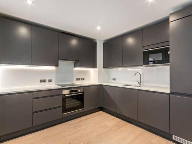 3 bedroom flat for rent in Napier Road, Reading, Berkshire, RG1