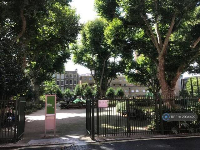 3 bedroom flat for rent in Nelson Square, London, SE1