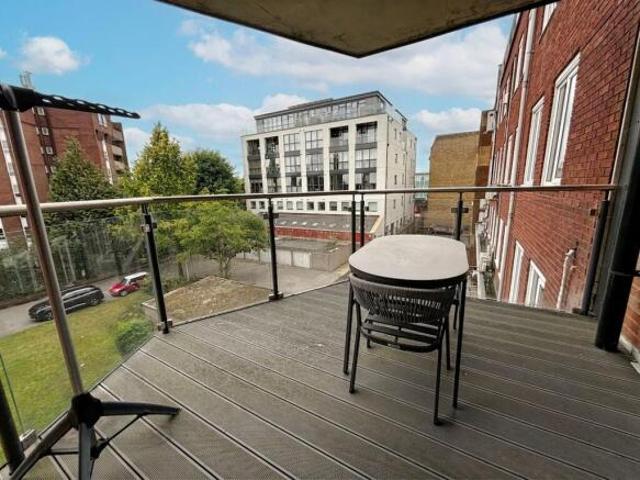 3 bedroom flat for rent in Nether Street, Adastra House, N3