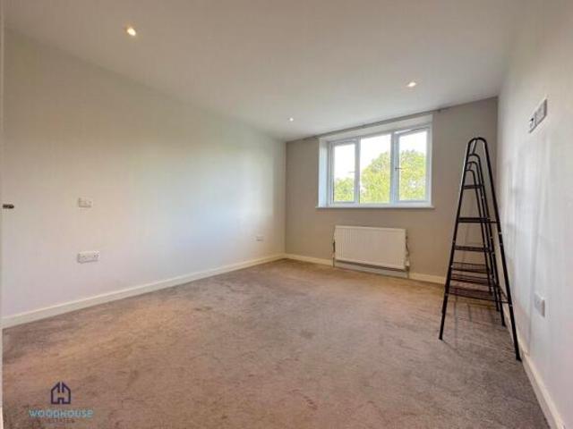 3 bedroom flat for rent in Nether Street, Ballards Lane To Dollis Road, Barnet, London, N12