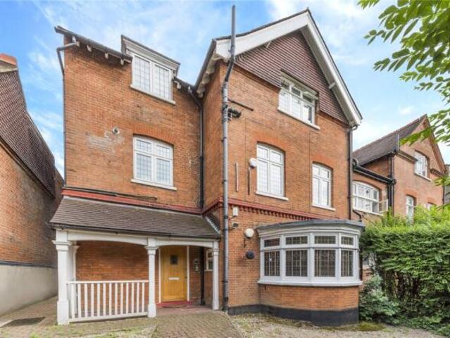 3 bedroom flat for rent in Netherhall Gardens, Hampstead, NW3