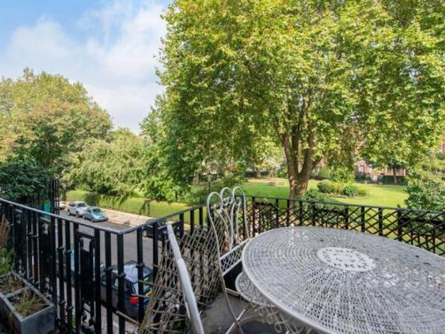 3 bedroom flat for rent in Nevern Square, Earls Court, London, SW5