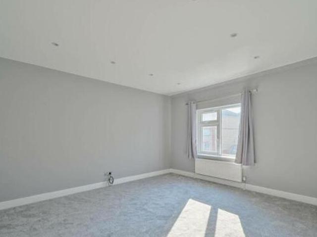 3 Bedroom Flat For Rent In New Barnet, Barnet