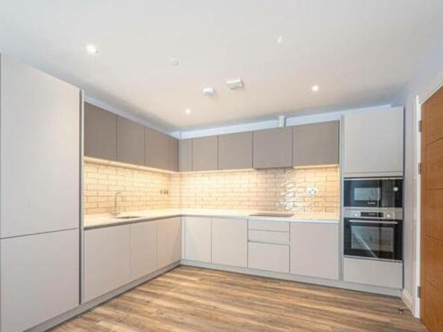3 Bedroom Flat For Rent In New Barnet, Barnet