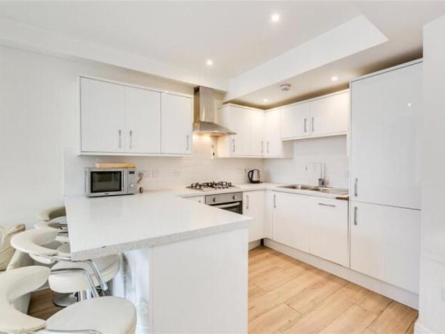 3 bedroom flat for rent in New Kings Road, Parsons Green, SW6