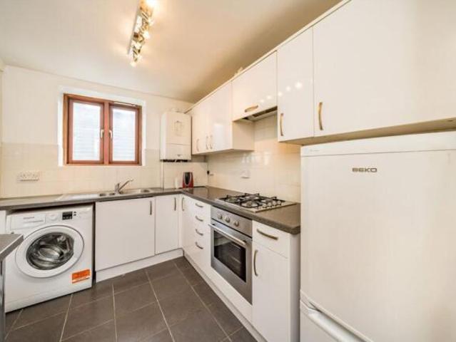 3 bedroom flat for rent in New Park Road, Brixton Hill, SW2