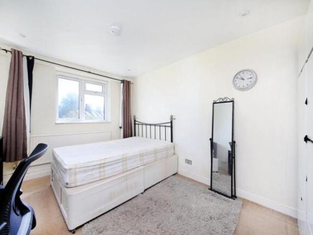 3 bedroom flat for rent in Newbridge Court, Hazelhurst Road, SW17