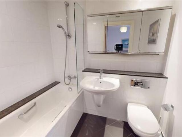 3 bedroom flat for rent in Newhall Street, Islington Gates, B3