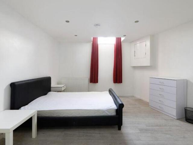 3 bedroom flat for rent in Newmarket Terrace, Brighton, BN2