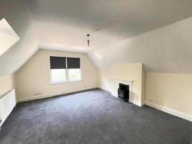 3 bedroom flat for rent in Newnham Road, MK40