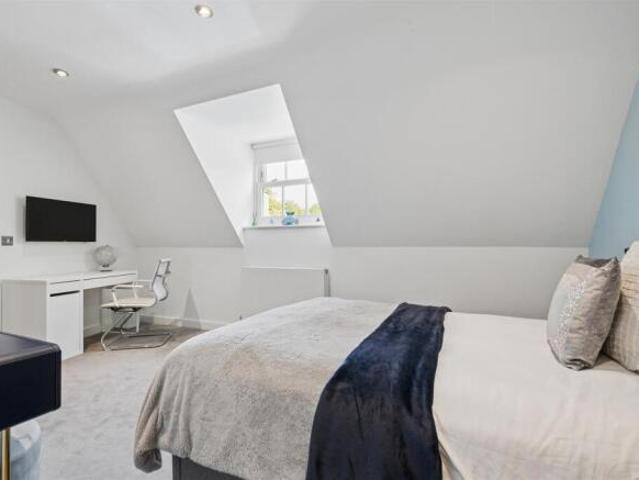 3 bedroom flat for rent in Nicole Lodge, Carshalton Park Road, SM5