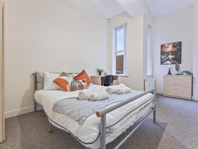 3 bedroom flat for rent in Noel Street, Nottingham, NG7