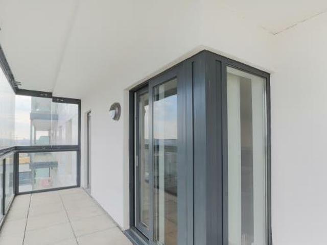 3 Bedroom Flat For Rent In North Greenwich, London