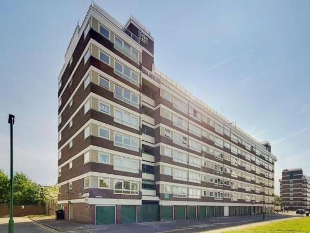 3 bedroom flat for rent in North Road, Islington, London, N7