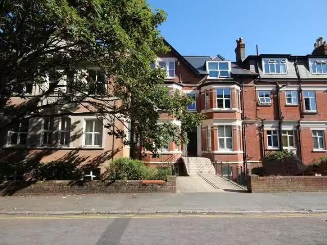 3 bedroom flat for rent in Norwich Avenue West, Bournemouth, BH2