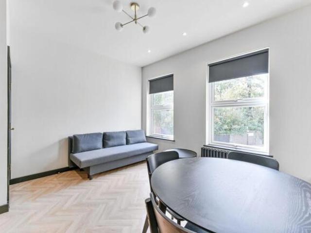 3 bedroom flat for rent in Norwood High Street, London, SE27, West Norwood, London, SE27