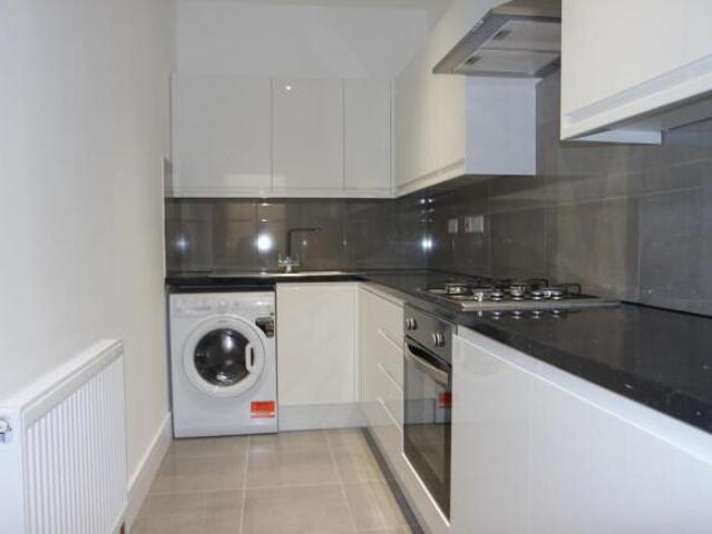 3 bedroom flat for rent in Norbury Crescent, SW16