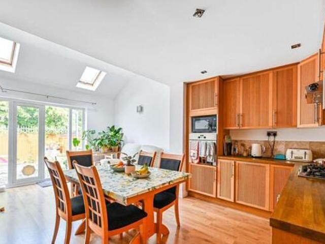 3 Bedroom Flat For Rent In Norbury, London