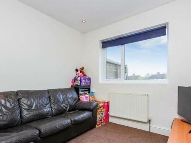 3 Bedroom Flat For Rent In Norbury, London