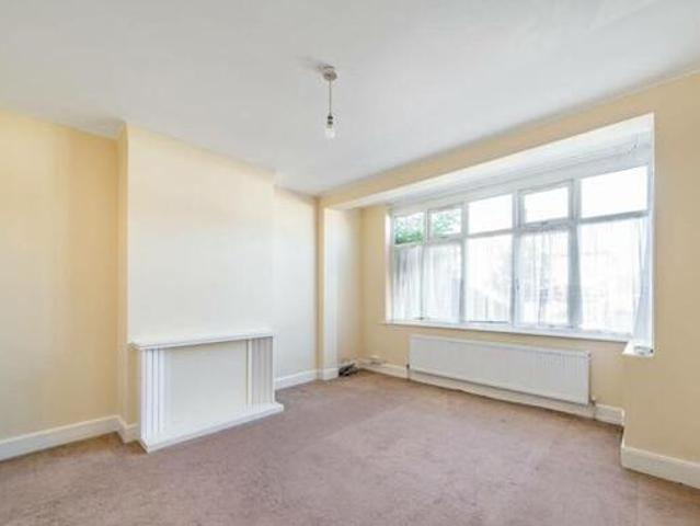 3 Bedroom Flat For Rent In Norbury, London
