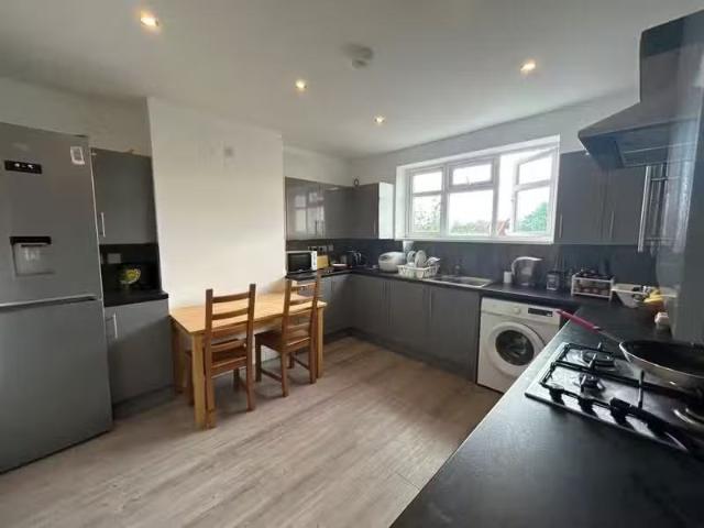 3 bedroom flat for rent in Norhville Road, Filton, BS7