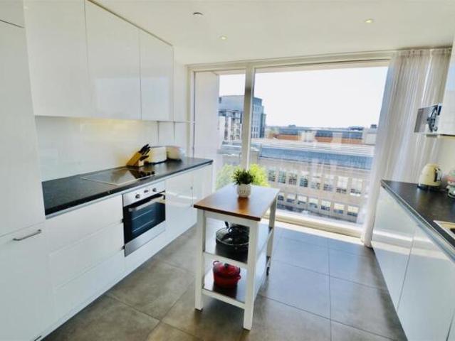3 bedroom flat for rent in Nottingham One Entrance B, Canal Street, Nottingham, NG1