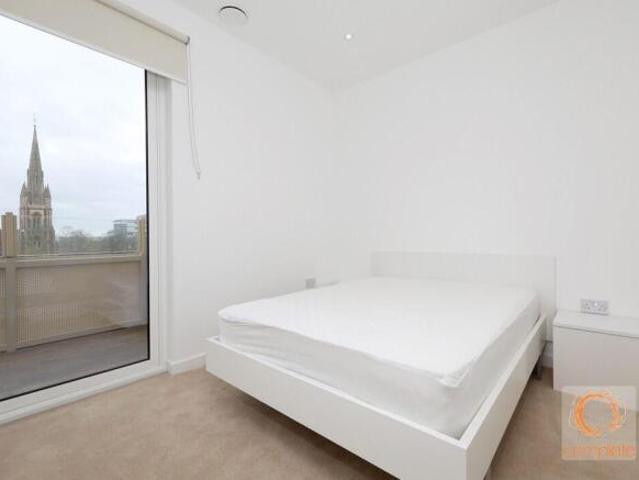 3 bedroom flat for rent in Nova House, Buckingham Gardens, Slough, SL1