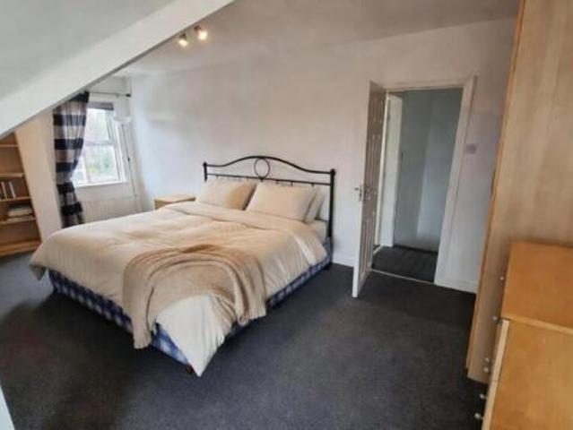 3 bedroom flat for rent in Nunroyd Road, Leeds, West Yorkshire, LS17