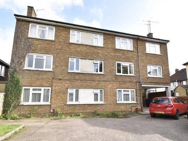 3 bedroom flat for rent in Nutleigh Grove Hitchin SG5