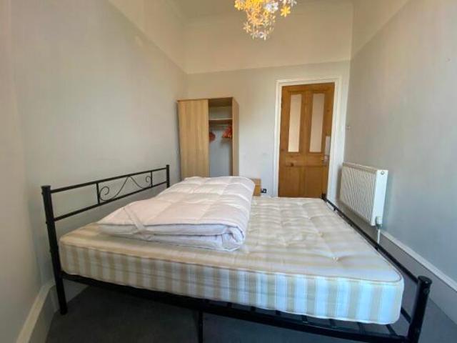 3 bedroom flat for rent in Oakfield Avenue, Glasgow, G12