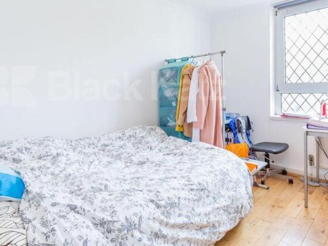 3 bedroom flat for rent in Oakley Square, Camden NW1