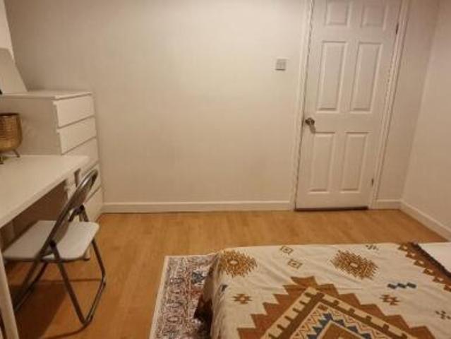 3 bedroom flat for rent in Old Castle Street, London, E1