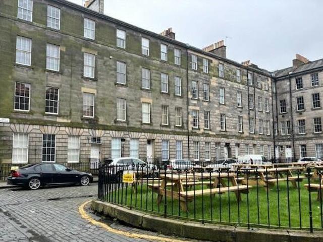 3 Bedroom Flat For Rent In Old Town, Edinburgh