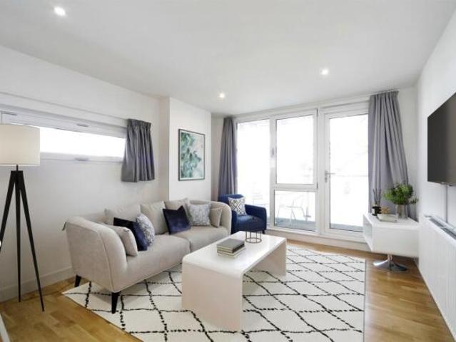 3 bedroom flat for rent in One Eighty Stratford, London E15