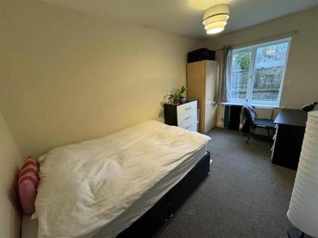 3 bedroom flat for rent in Orchard Lodge, North Hill Road, Leeds, LS6