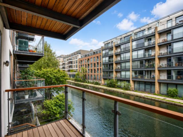 3 bedroom flat for rent in Orsman Road, London, N1