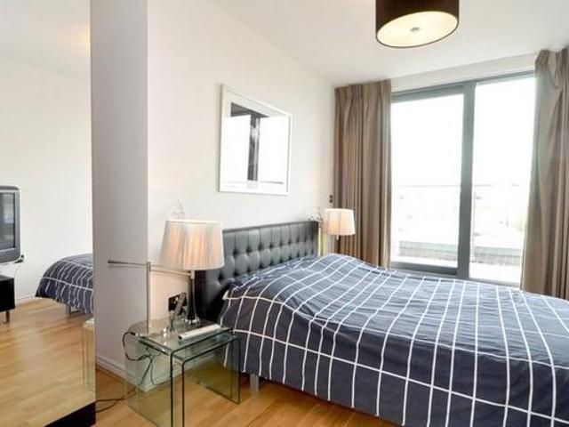 3 bedroom flat for rent in Oval Road, Camden, London, NW1