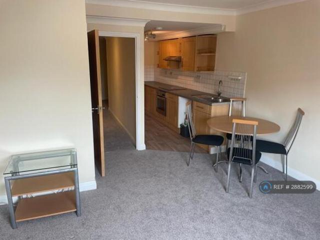 3 bedroom flat for rent in Oxon Court, Portsmouth, PO1