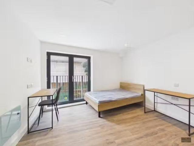 3 bedroom flat for rent in Paintworks, Arnos Vale, Bristol, BS4