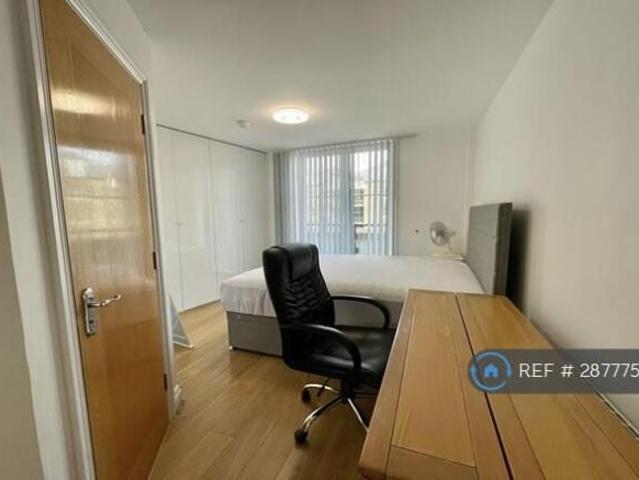 3 bedroom flat for rent in Palgrave Gardens, London, NW1
