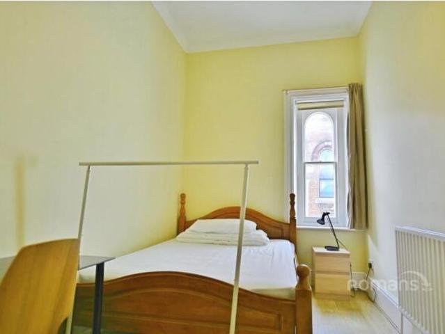 3 bedroom flat for rent in Parchment Street, Winchester, SO23