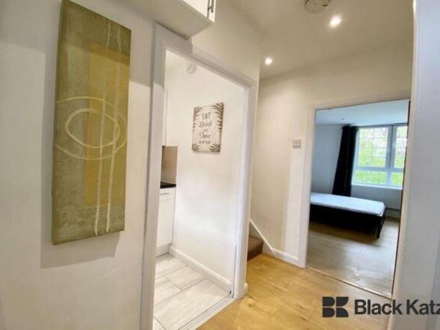 3 bedroom flat for rent in Pardoner Street, London Bridge / Borough SE1
